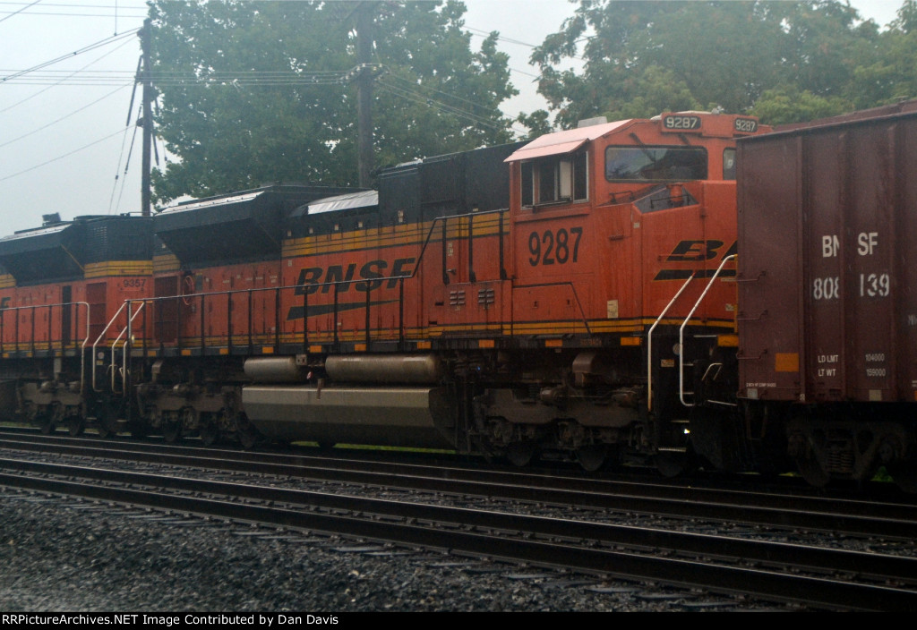 BNSF SD70ACe 9287 third out on K041-28